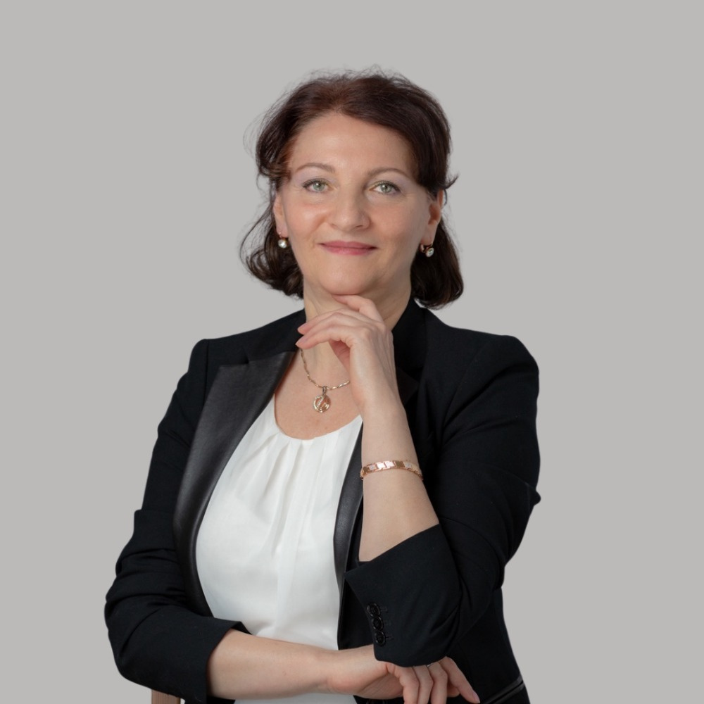 Makó Szilvia - Otthon Centrum